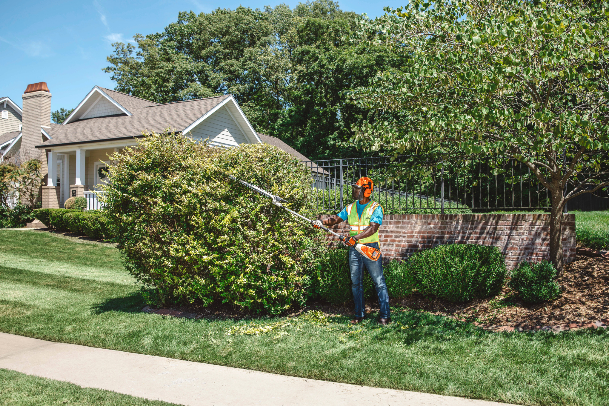 STIHL HLA 135 Battery Powered Extended-Reach Hedge Trimmer - Capital ...
